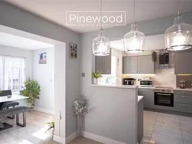 3 Bedroom Semi Detached House For Sale In Colinwood Avenue, Br.