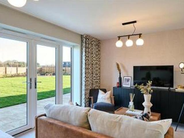 3 Bedroom Semi detached House For Sale In Copthorne, West Sussex