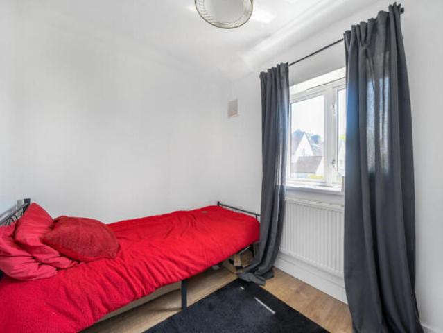 3 bedroom semi detached house for sale in Cornwallis Walk, London, SE9