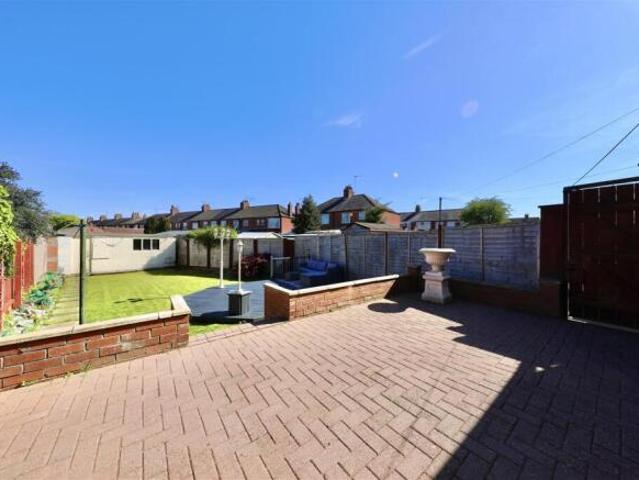 3 bedroom semi detached house for sale in Cottingham Road, Hull, HU6