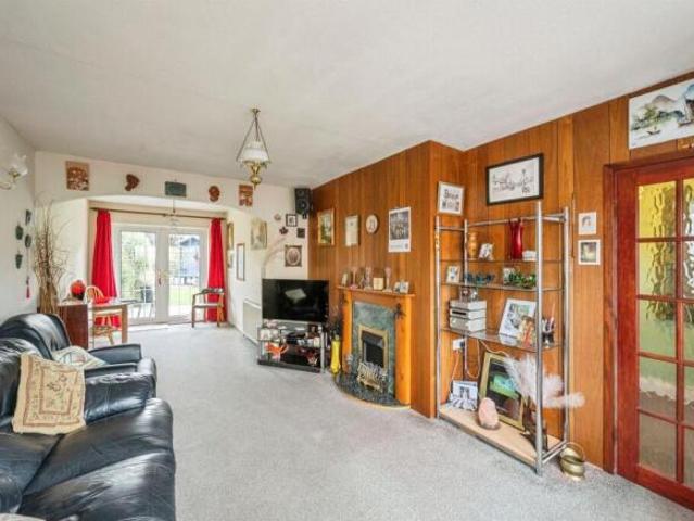 3 bedroom semi detached house for sale in Court Close, Scawsby, Doncaster, DN5