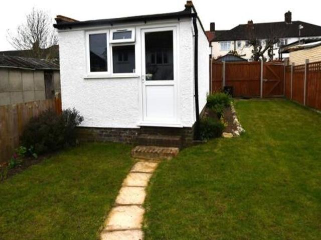 3 bedroom semi detached house for sale in Court Drive, CR0