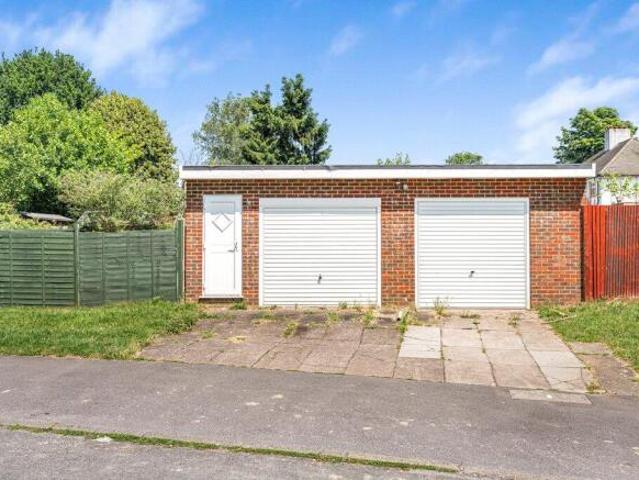 3 bedroom semi detached house for sale in Courtlands Drive, Watford, Hertfordshire, WD17