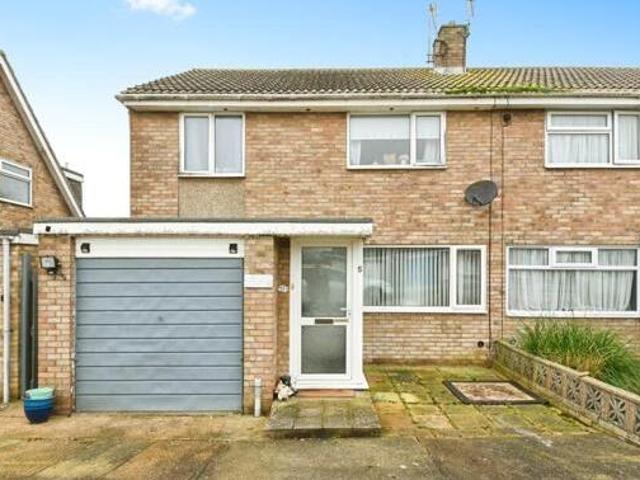 3 Bedroom Semi detached House For Sale In Clacton on sea