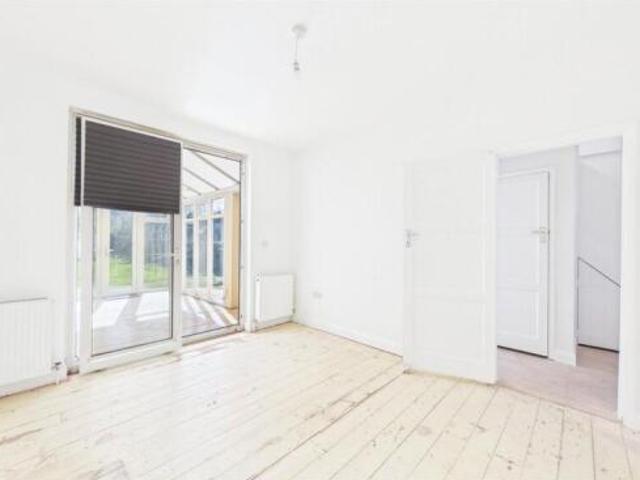 3 bedroom semi detached house for sale in Clarence Road, London, SE9