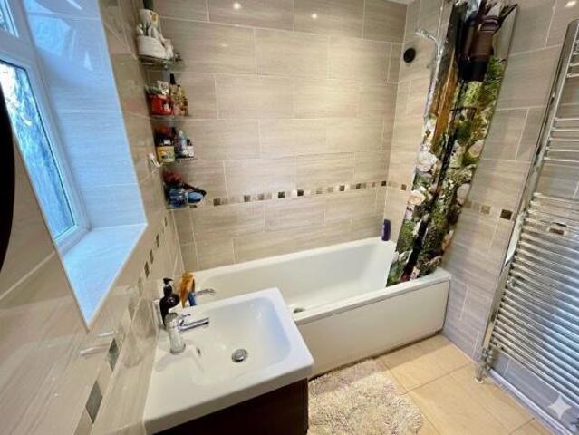 3 bedroom semi detached house for sale in Clifford Crescent, Luton, Bedfordshire, LU4 9HR, LU4