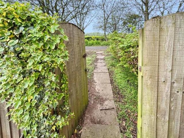 3 bedroom semi detached house for sale in Crompton Avenue, Sprotbrough, Doncaster, South Yorkshire, DN5