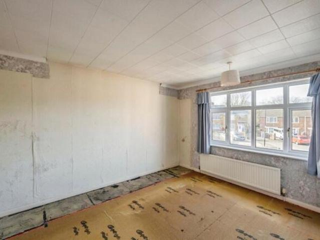 3 bedroom semi detached house for sale in Cromwell Drive, South Yorkshire, DN5
