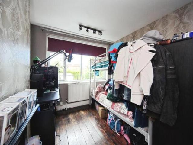3 bedroom semi detached house for sale in Crawley Green Road, LUTON, LU2