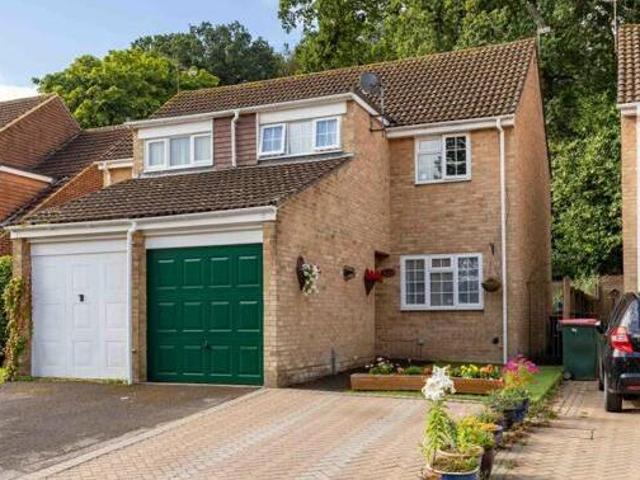 3 Bedroom Semi detached House For Sale In Crawley