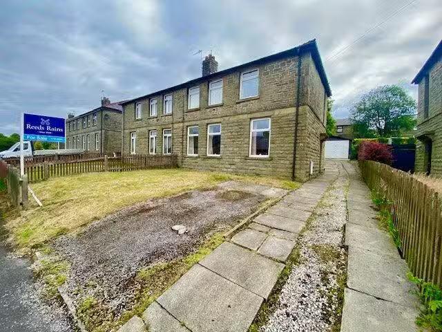 3 bedroom semi detached house for sale in Crabtree Avenue, Raw.