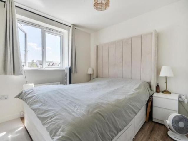 3 bedroom semi detached house for sale in Crampton Road, Swindon, SN3