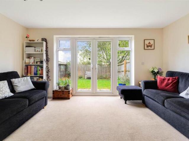 3 bedroom semi detached house for sale in Cranesbill Close, Cambridge, CB4