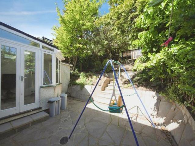 3 bedroom semi detached house for sale in Cutenhoe Road, Luton, LU1