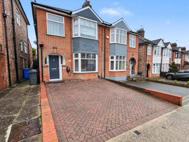 3 bedroom semi detached house for sale in Dales View Road, Ipswich, IP1