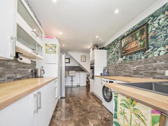 3 bedroom semi detached house for sale in Dawnbrook Close, Ipswich, IP2