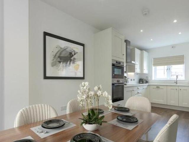 3 Bedroom Semi detached House For Sale In Deanfield Park