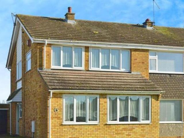 3 Bedroom Semi detached House For Sale In Deanshanger