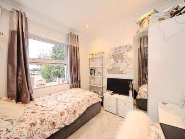 3 bedroom semi detached house for sale in Dellcot Close, Luton, LU2