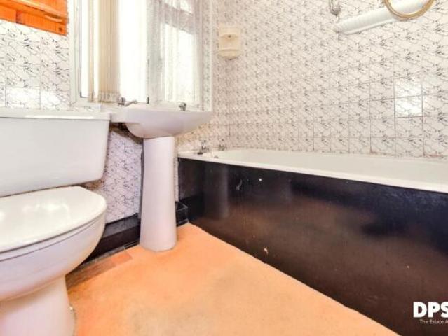 3 bedroom semi detached house for sale in Dewsbury Road, Leeds, LS11