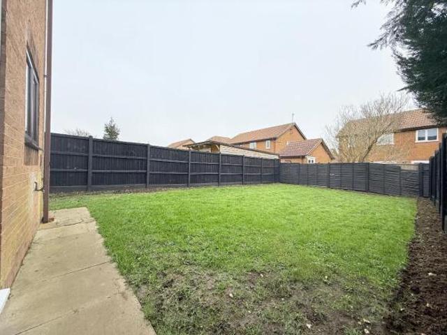3 bedroom semi detached house for sale in Dexter Close, Barton Hills, Luton, Bedfordshire, LU3 4DY, LU3