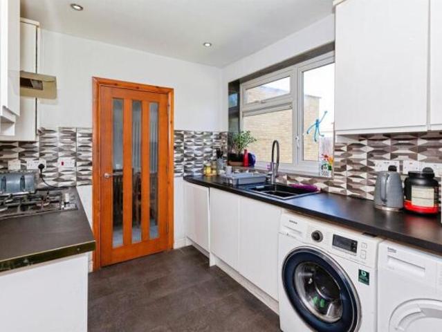 3 bedroom semi detached house for sale in Doddsfield Road, Slough, SL2