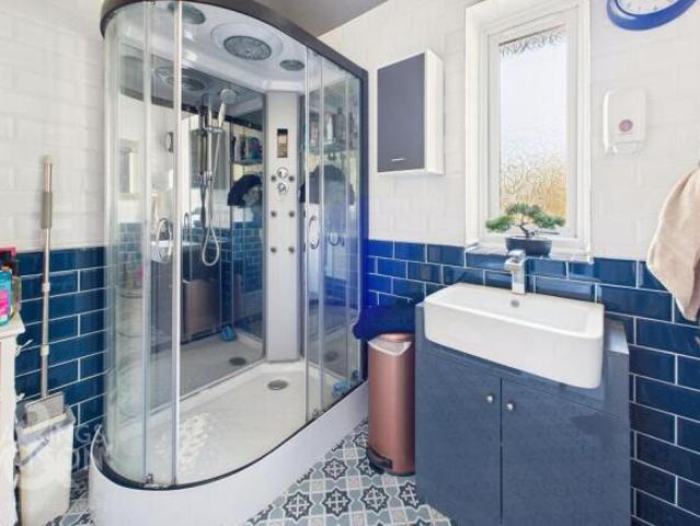 3 bedroom semi detached house for sale in Douglas Haig Road, Norwich, NR5