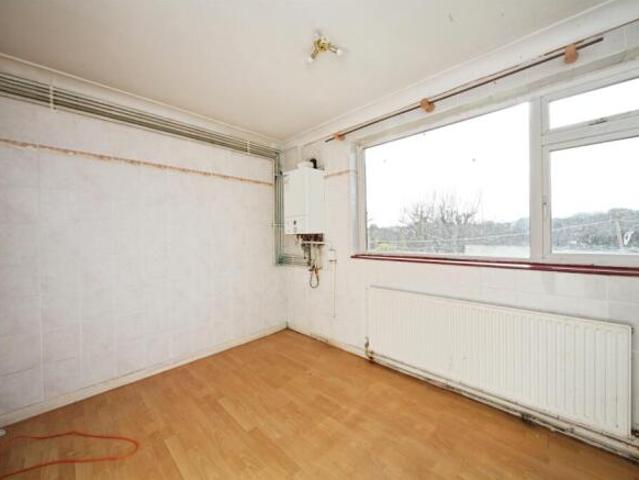 3 bedroom semi detached house for sale in Dovehouse Hill, Luton, LU2