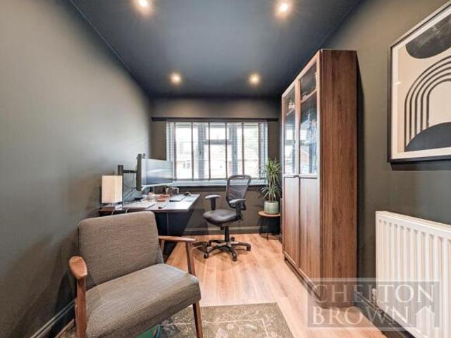 3 bedroom semi detached house for sale in Draycott Close, Northampton, Northamptonshire, NN3