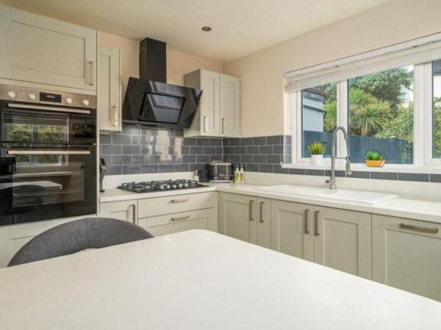 3 bedroom semi detached house for sale in Driftholme Road, Drighlington, BD11