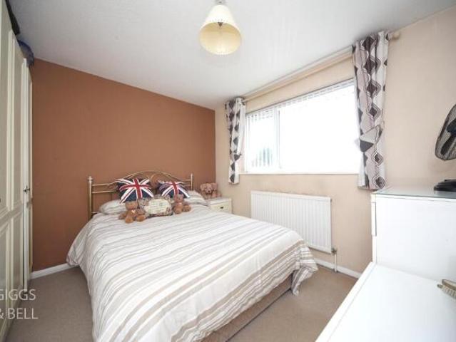 3 bedroom semi detached house for sale in Dunsmore Road, Luton, Bedfordshire, LU1 5JY, LU1