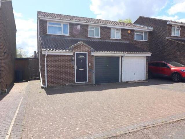 3 bedroom semi detached house for sale in Dunsmore Road, Luton, Bedfordshire, LU1 5JY, LU1