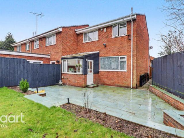 3 bedroom semi detached house for sale in Dunsmore Road, Luton, LU1