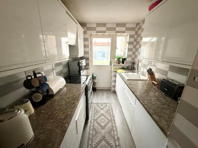 3 bedroom semi detached house for sale in Dunsmore Road, Luton, LU1