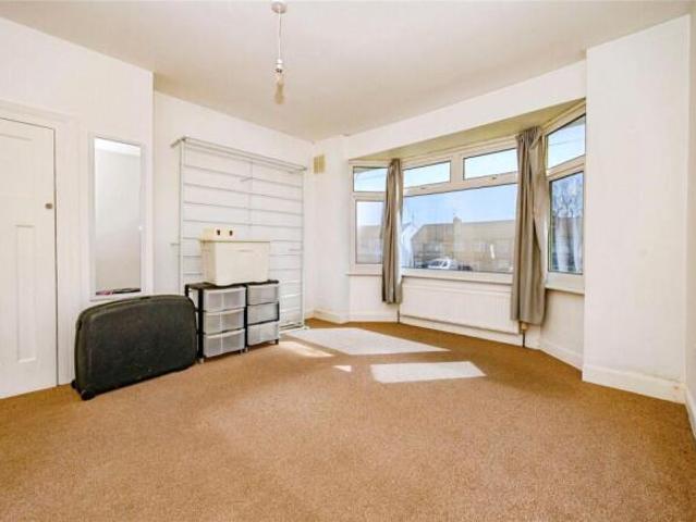 3 bedroom semi detached house for sale in Dunstable Road, Luton, Bedfordshire, LU4