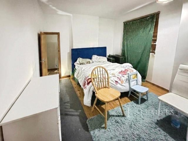 3 bedroom semi detached house for sale in Dudley Street, Bedford, Bedfordshire, MK40