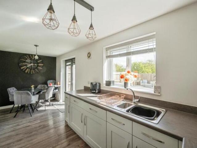 3 bedroom semi detached house for sale in Dutchman Way, Bessacarr, Doncaster, DN4