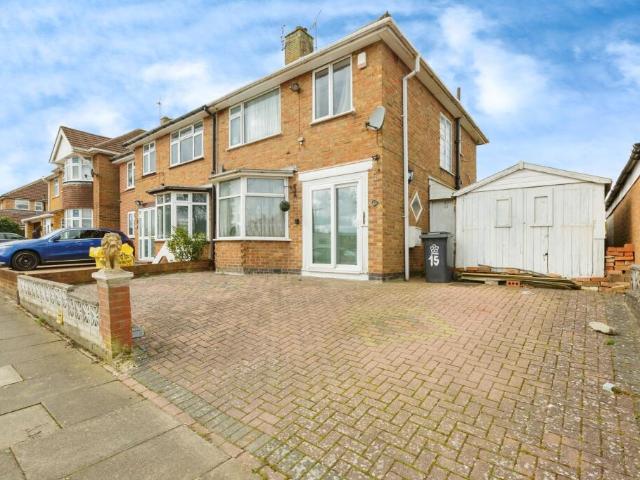 3 bedroom semi detached house for sale in Earlswood Road, Leicester, Leicestershire, LE5