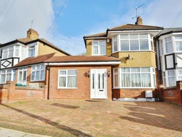 3 Bedroom Semi detached House For Sale In East Barnet