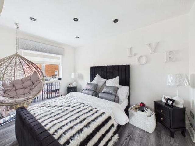 3 bedroom semi detached house for sale in Eastbank Drive, Glasgow, G32