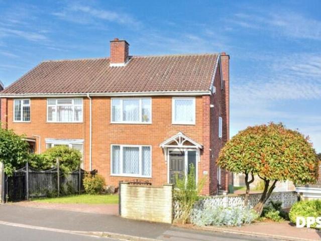 3 bedroom semi detached house for sale in Eastfield Crescent, Woodlesford, Leeds, LS26