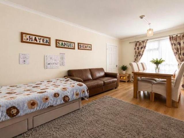 3 bedroom semi detached house for sale in Eaton Valley Road, Luton, LU2