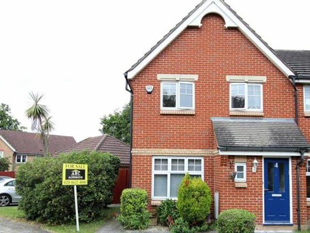 3 Bedroom Semi detached House For Sale In Edgware