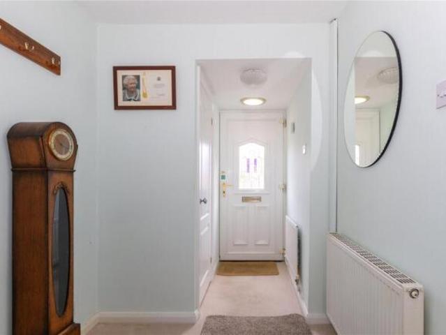 3 bedroom semi detached house for sale in Edgewood Drive, Luton, Bedfordshire, LU2