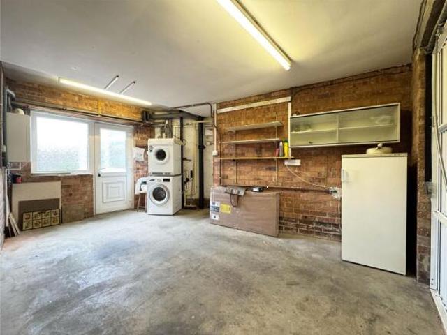 3 bedroom semi detached house for sale in Edgeware Road, Huddersfield, HD5