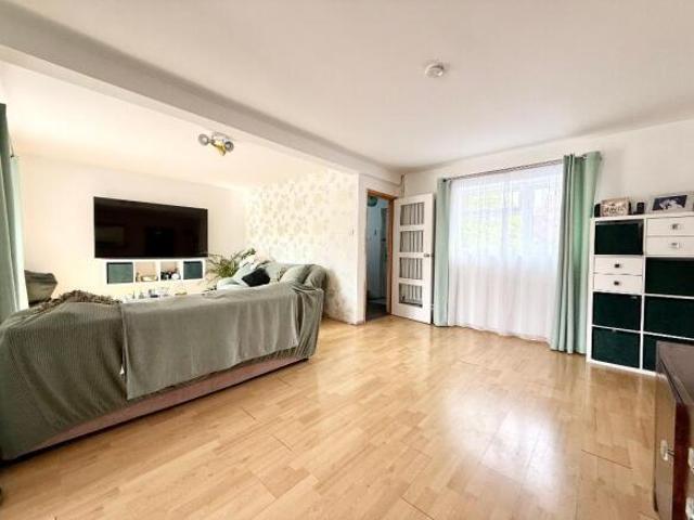 3 bedroom semi detached house for sale in Eighth Avenue, Sundon Park, Luton, Bedfordshire, LU3 3DP, LU3