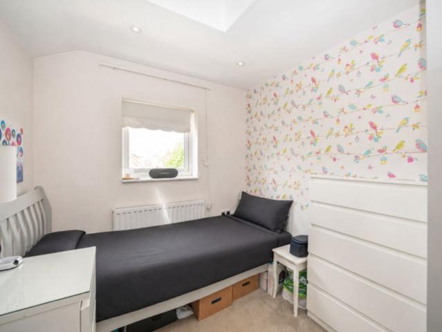 3 bedroom semi detached house for sale in Elm Avenue, Caddington, LU1