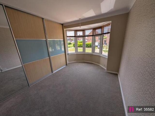 3 bedroom semi detached house for sale in Elmcroft Road, Ipswich, IP1