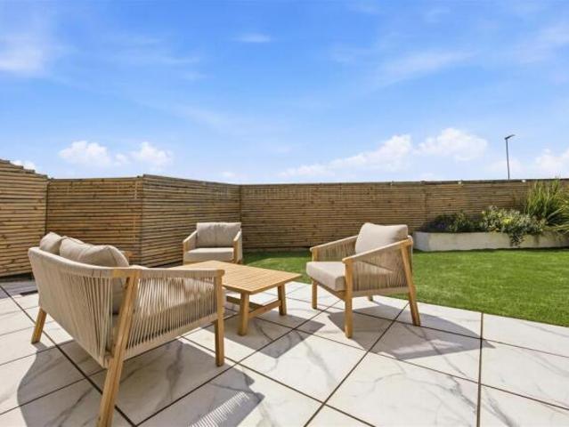3 bedroom semi detached house for sale in Elder Drive, Moodiesburn, G69