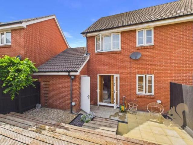 3 bedroom semi detached house for sale in Ellisons Crescent, Ipswich, IP4
